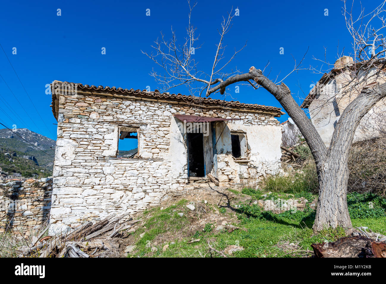 Destroyed farm house hi-res stock photography and images - Alamy