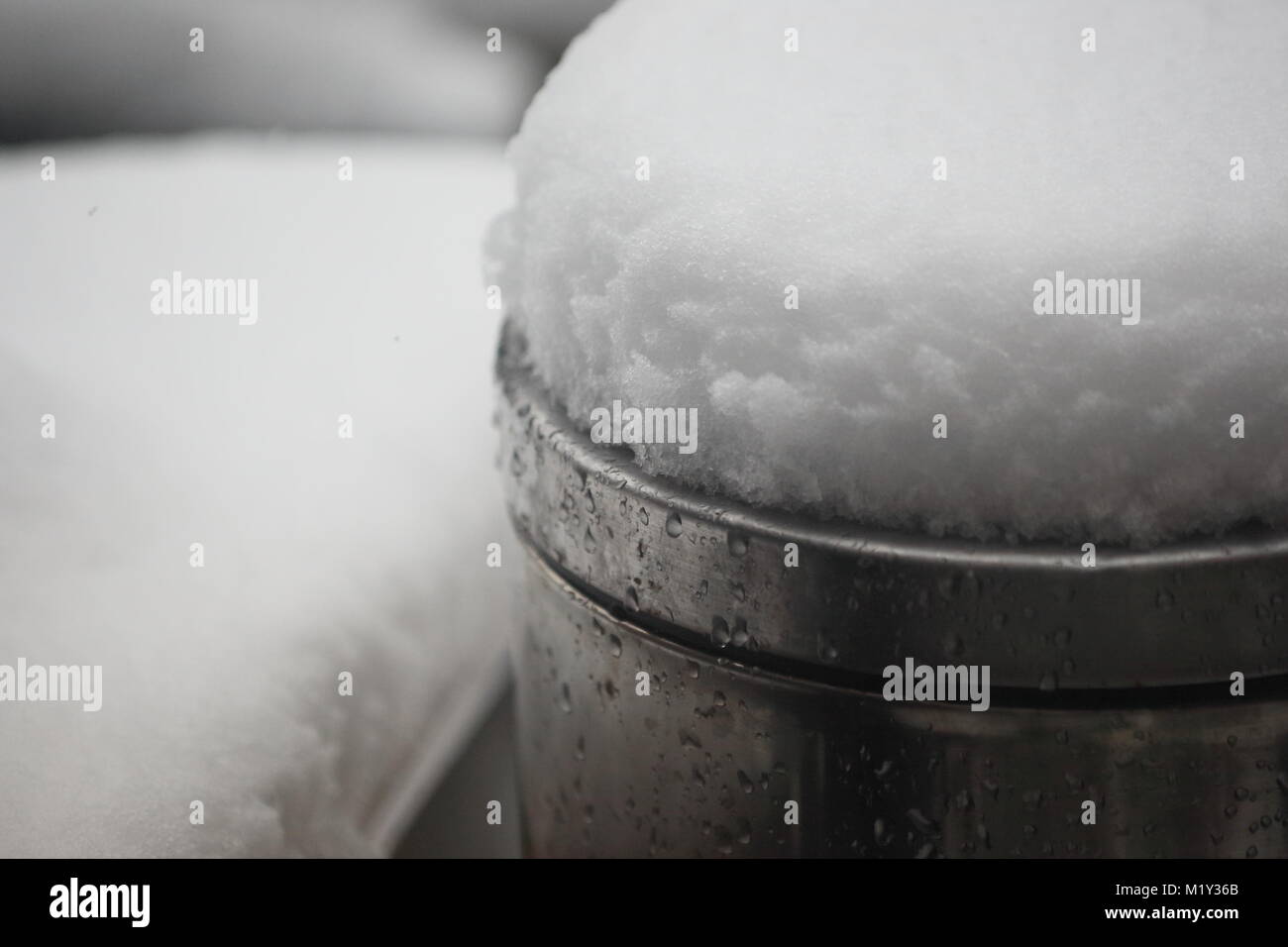 snow on dustbin in Luton, Bedfordshire, England, UK Stock Photo - Alamy