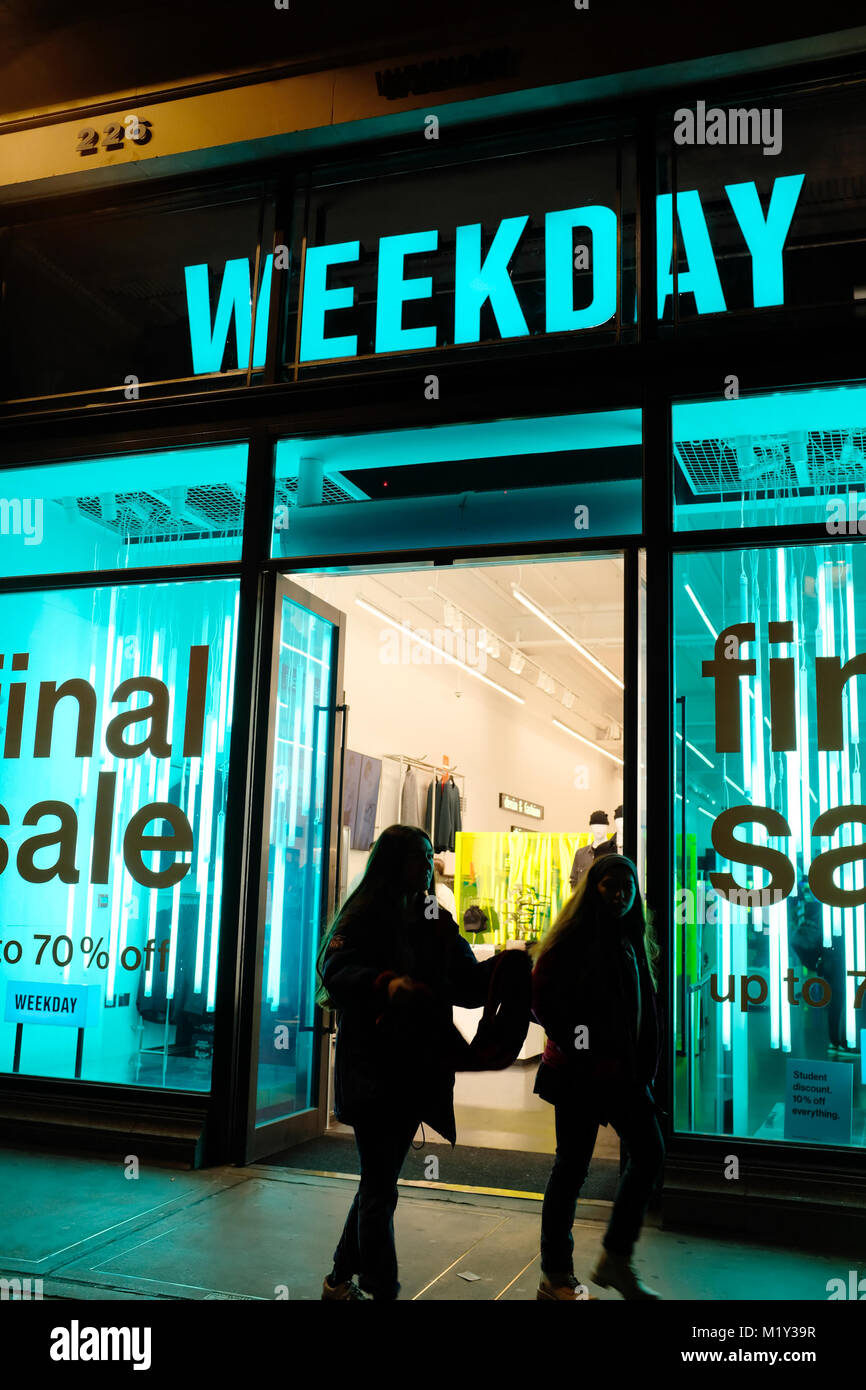 Weekday shop england hi-res stock photography and images - Alamy