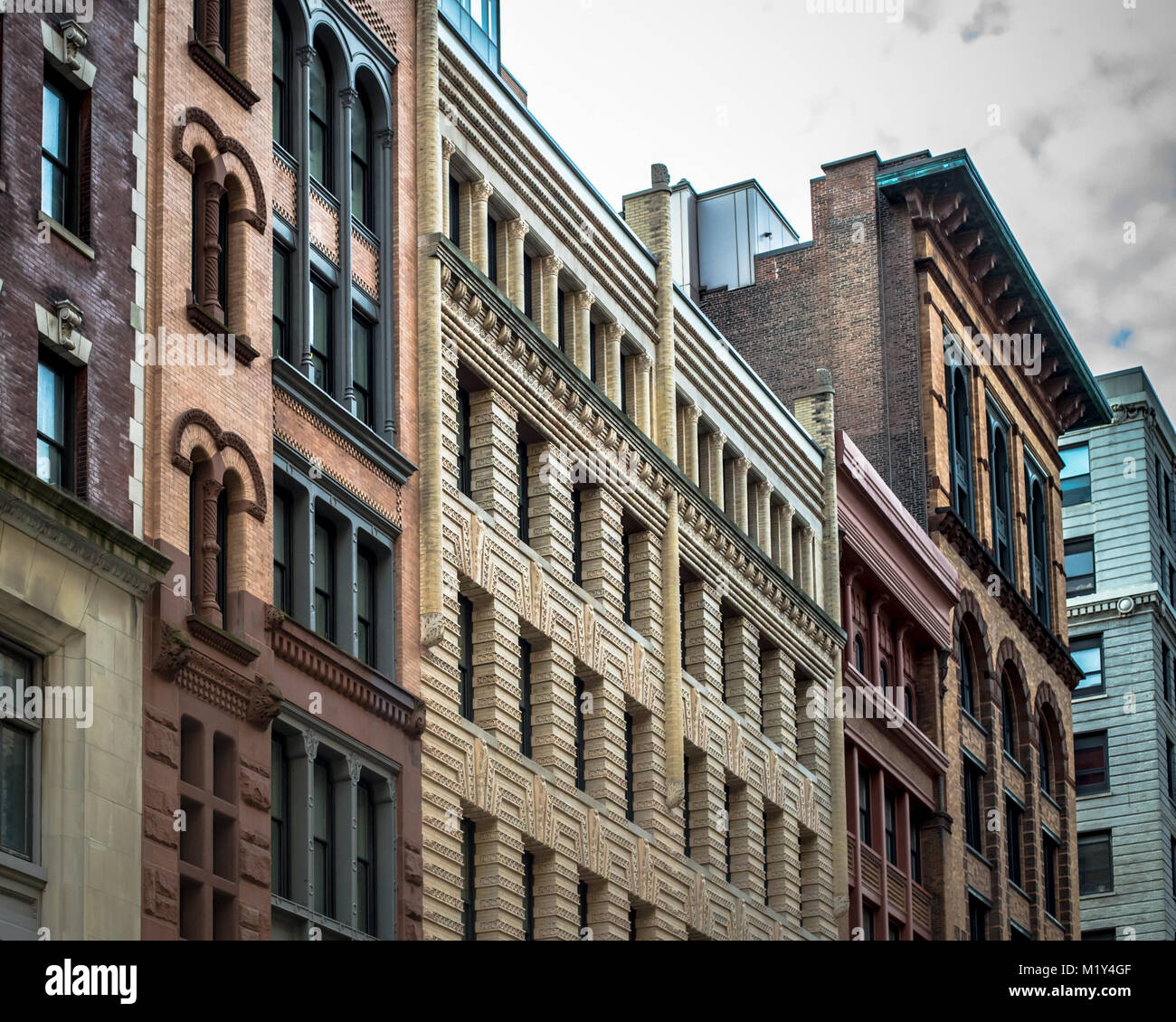 Typical new york red brick buildings hi-res stock photography and ...