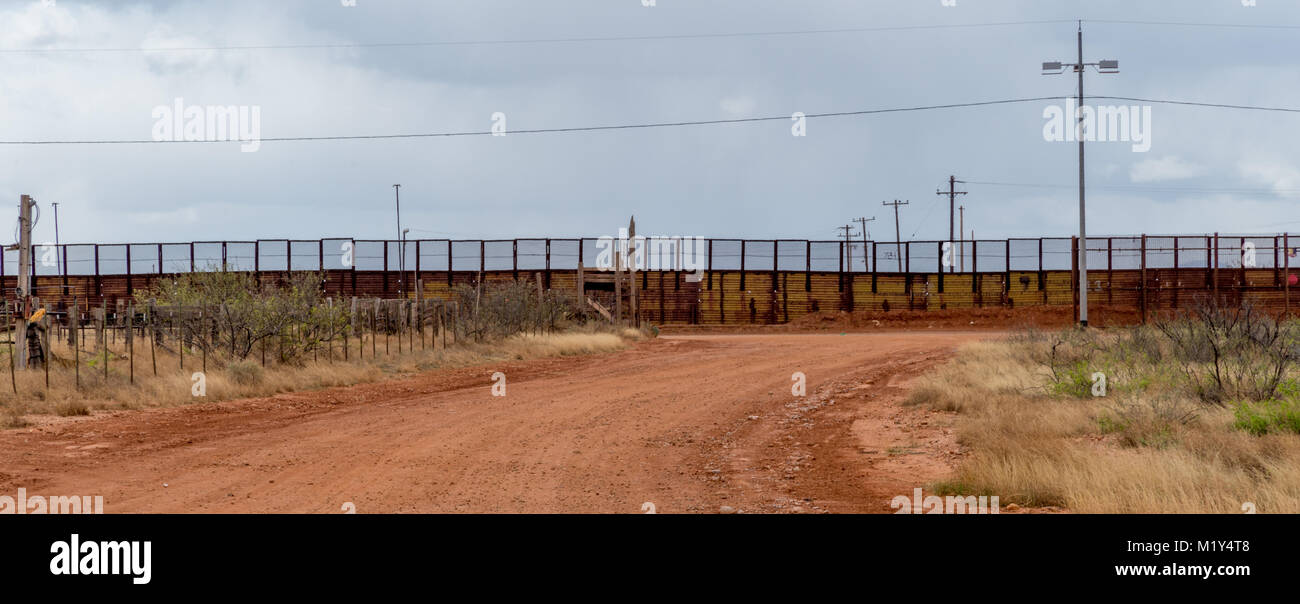 Border fence between United States and Mexico at Naco Arizona Stock ...