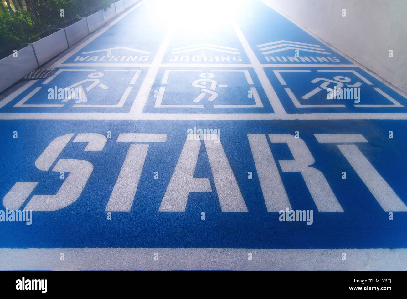 Jogging track sign hi-res stock photography and images - Alamy