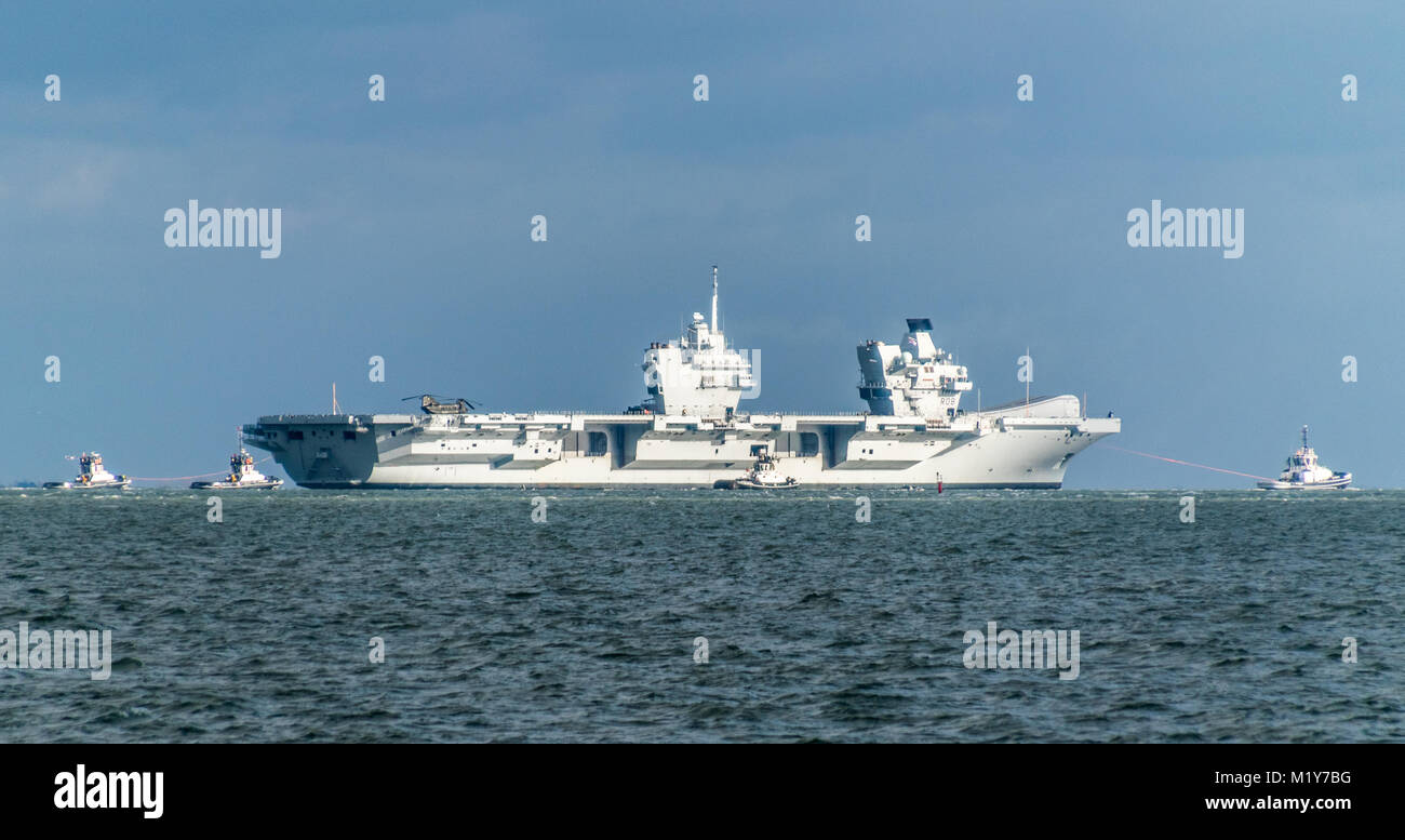 Hms solent hi-res stock photography and images - Alamy