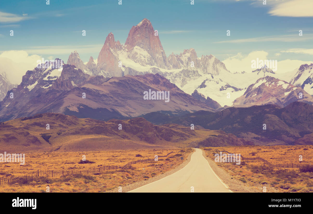 Highway leading to Fitz Roy and Cerro Torre mountains of Andes, Santa ...