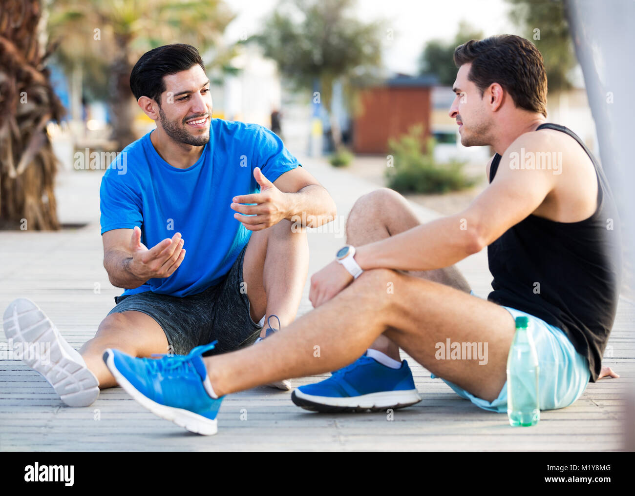 Two sportsmen talking hi-res stock photography and images - Alamy