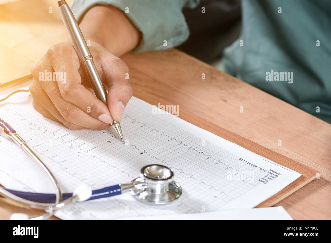 Document medical hi-res stock photography and images - Alamy