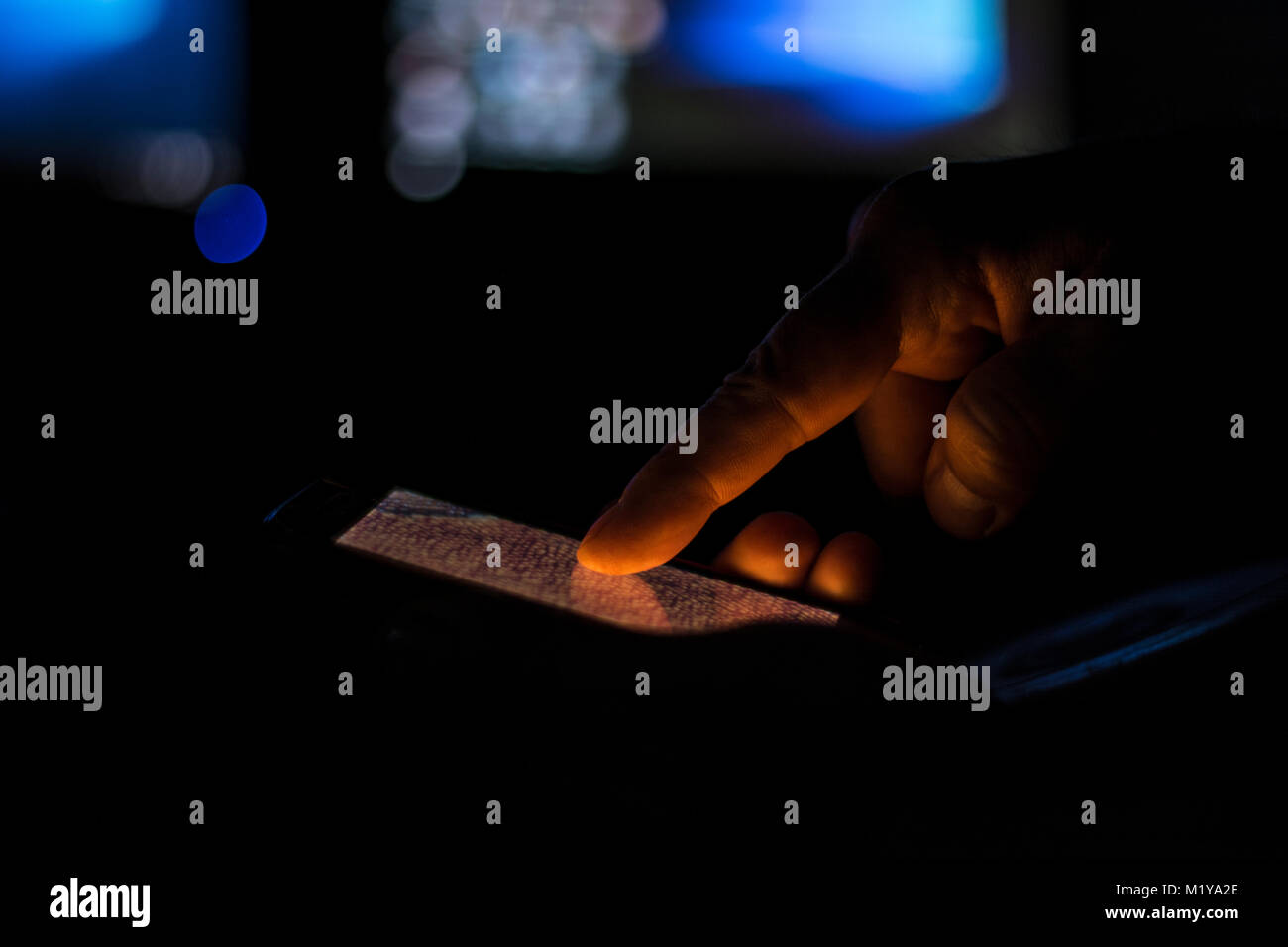 Mobile phone dark room hi-res stock photography and images - Alamy