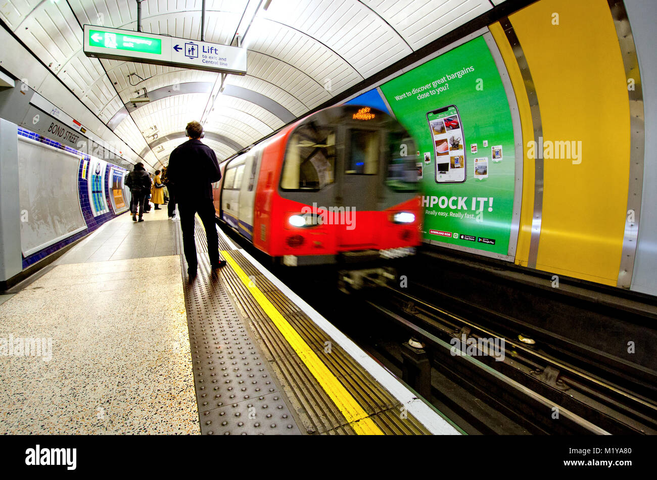 Underground bond street hi-res stock photography and images - Alamy