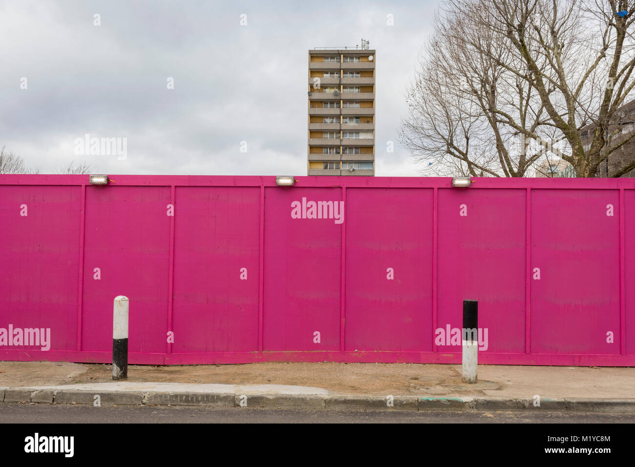 Hoarding flats london 2018 hi-res stock photography and images - Alamy