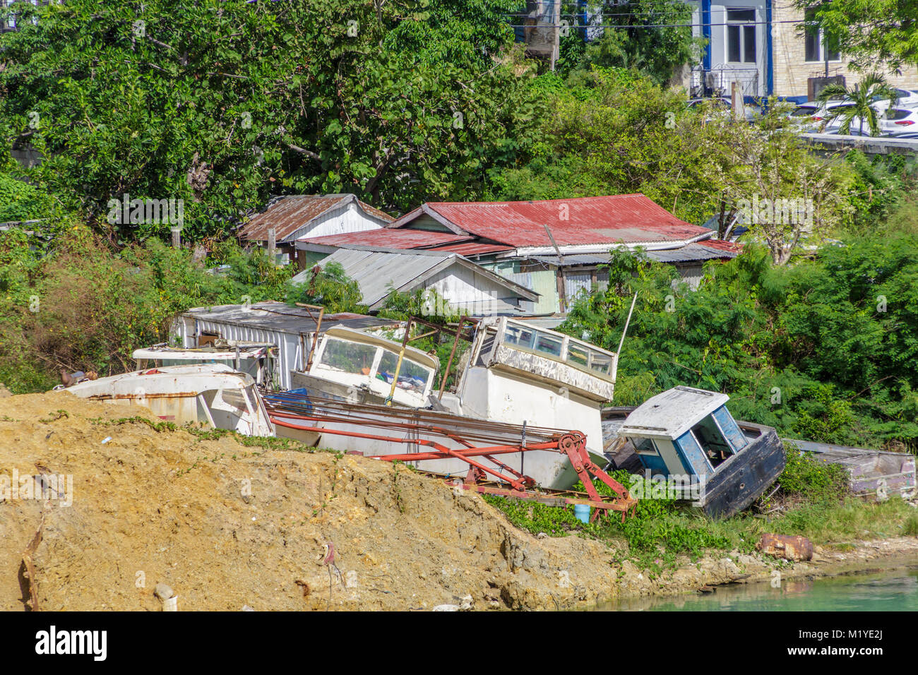 Smashed boats hi-res stock photography and images - Alamy