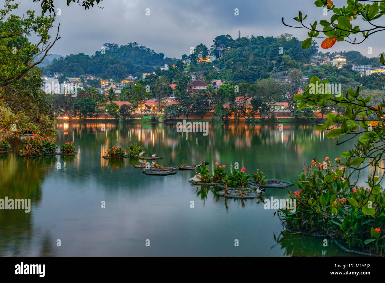 Kandy lake hi-res stock photography and images - Alamy