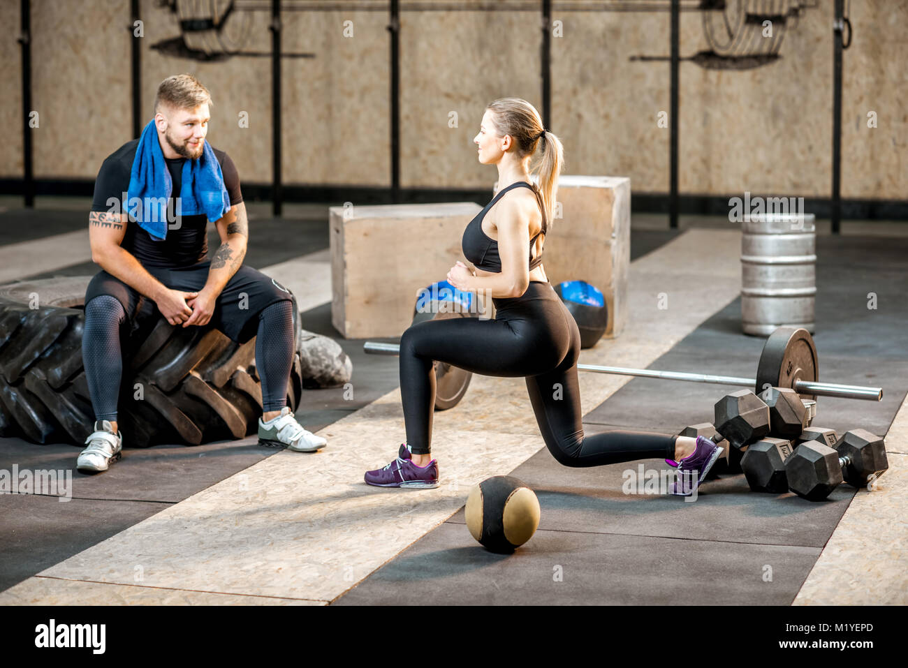 Woman Squatting Stock Photos & Woman Squatting Stock Images - Alamy