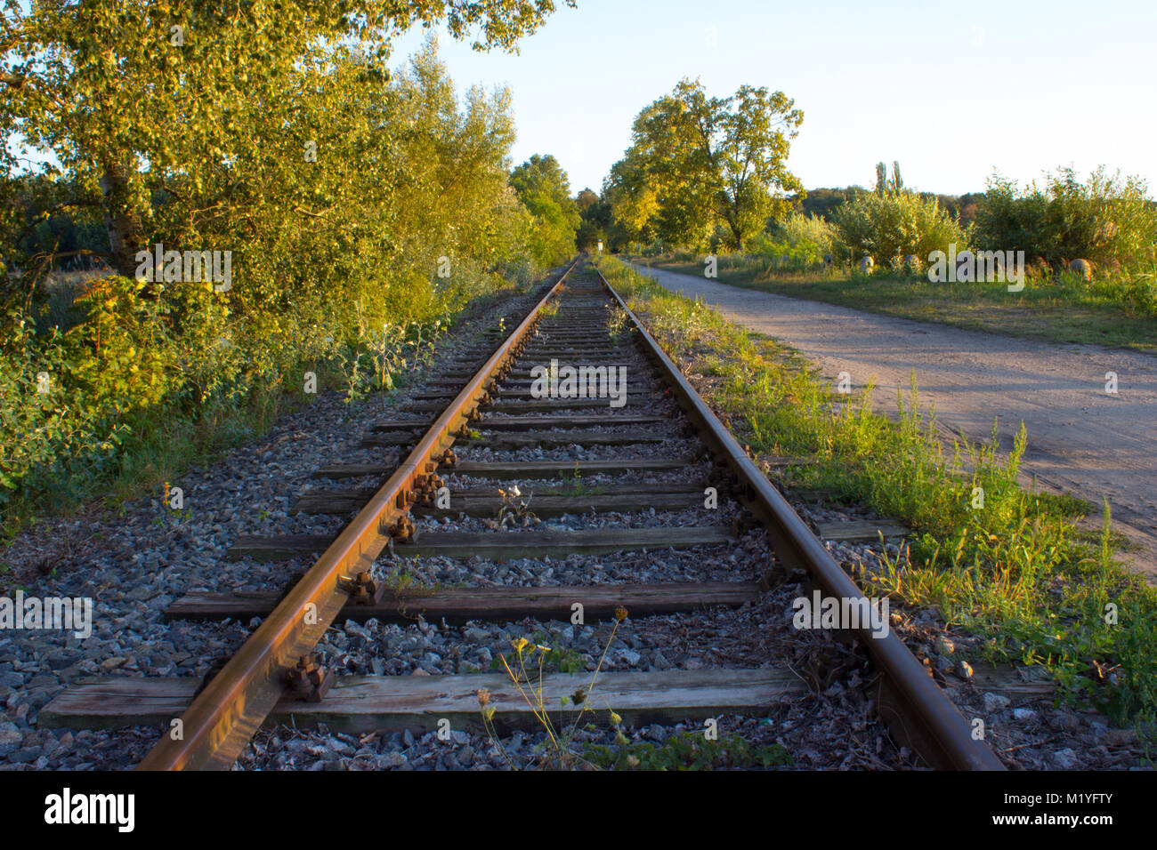 Railroad tracks sunrise hi-res stock photography and images - Alamy