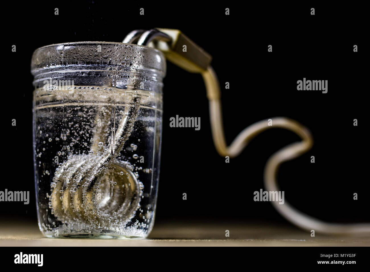 Heating water in a glass after mustard. The old method of brewing tea ...