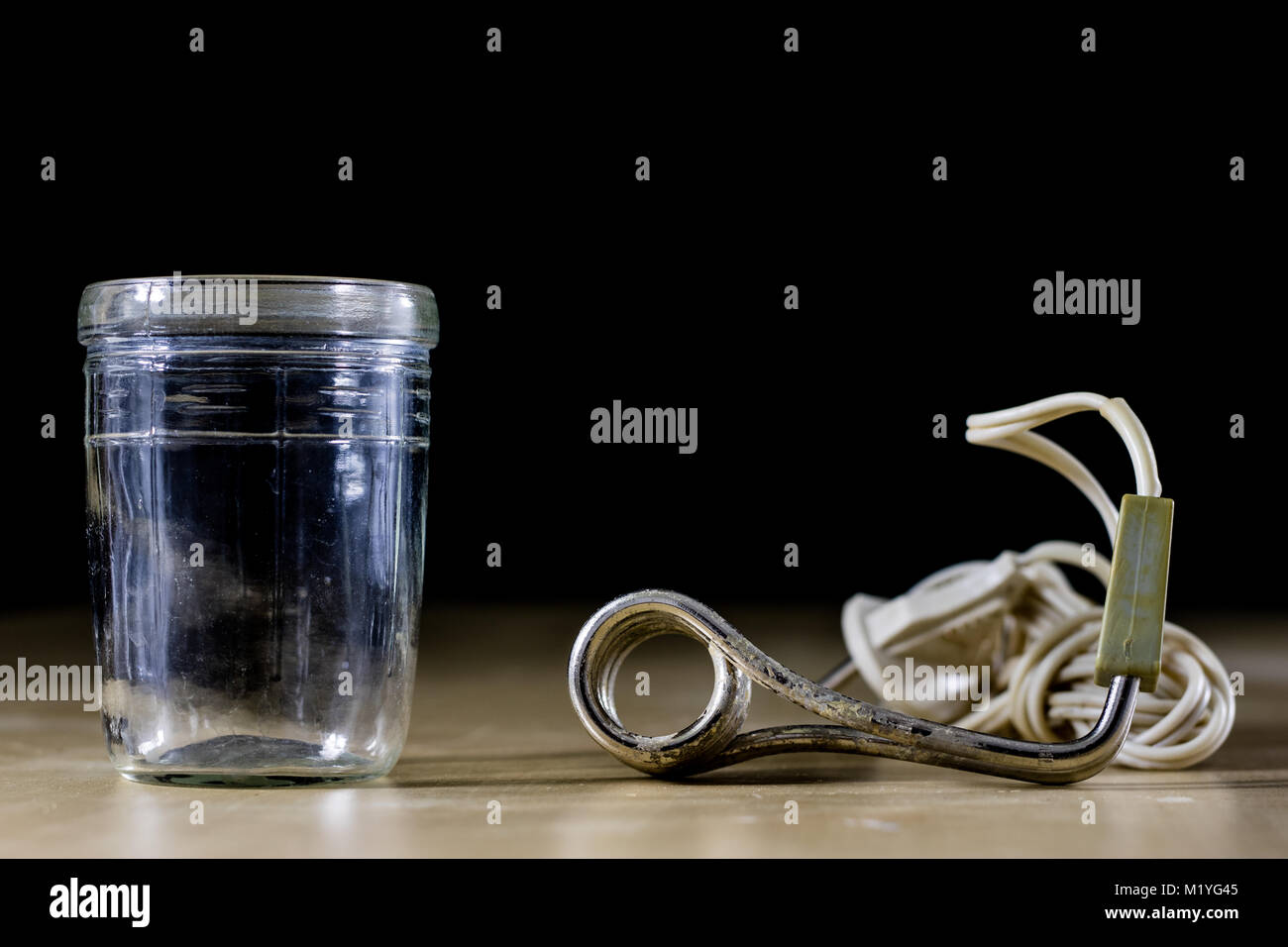 Heating water in a glass after mustard. The old method of brewing tea ...