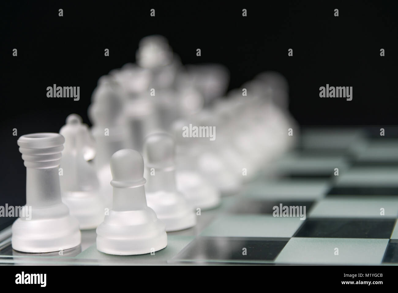 Glass chess board chess pieces hi-res stock photography and images - Alamy