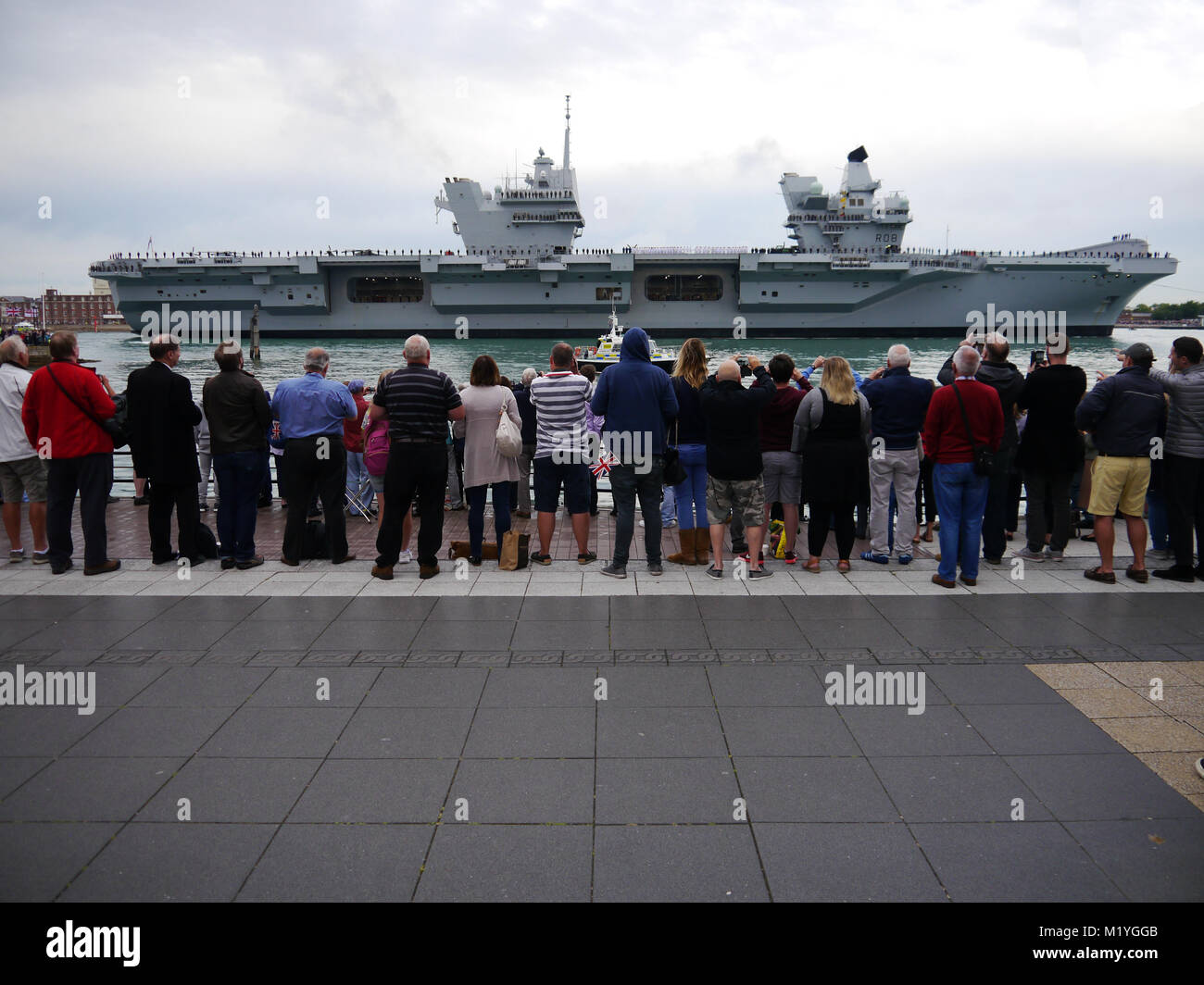 The Royal Navy aircraft Carrier HMS Queen Elizabeth enters Portsmouth ...