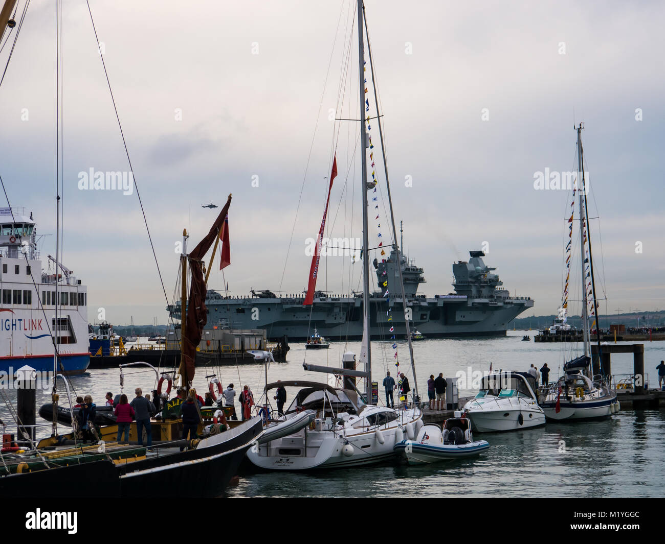 The Royal Navy aircraft Carrier HMS Queen Elizabeth enters Portsmouth ...