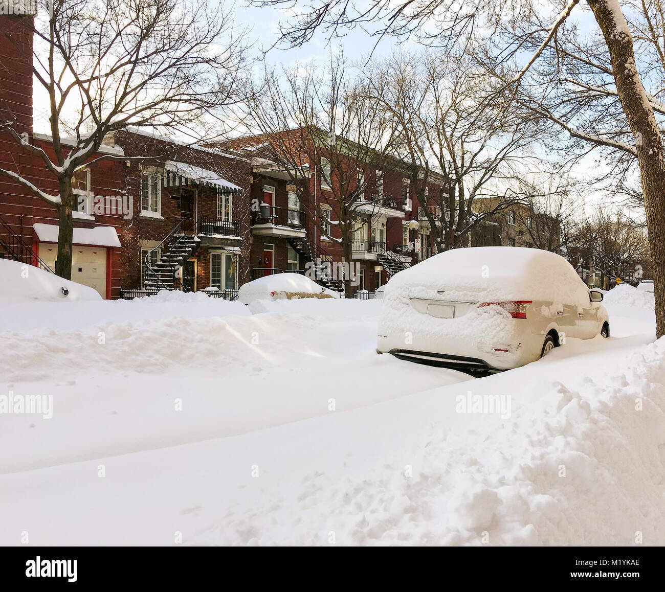 Montreal snow street hi-res stock photography and images - Alamy