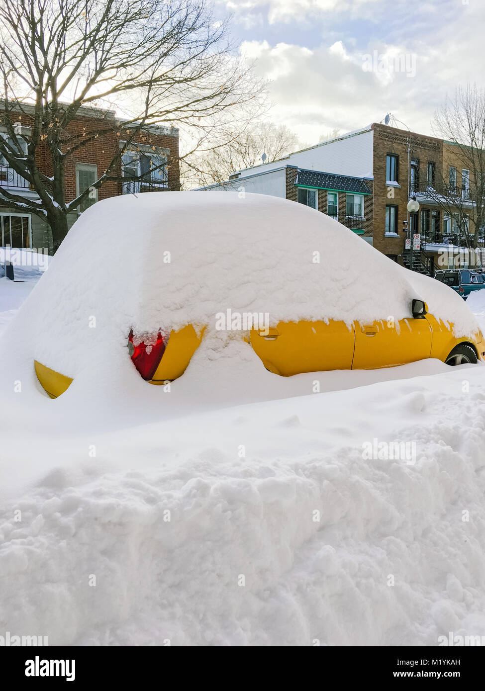 Car stuck in snow hi-res stock photography and images - Alamy