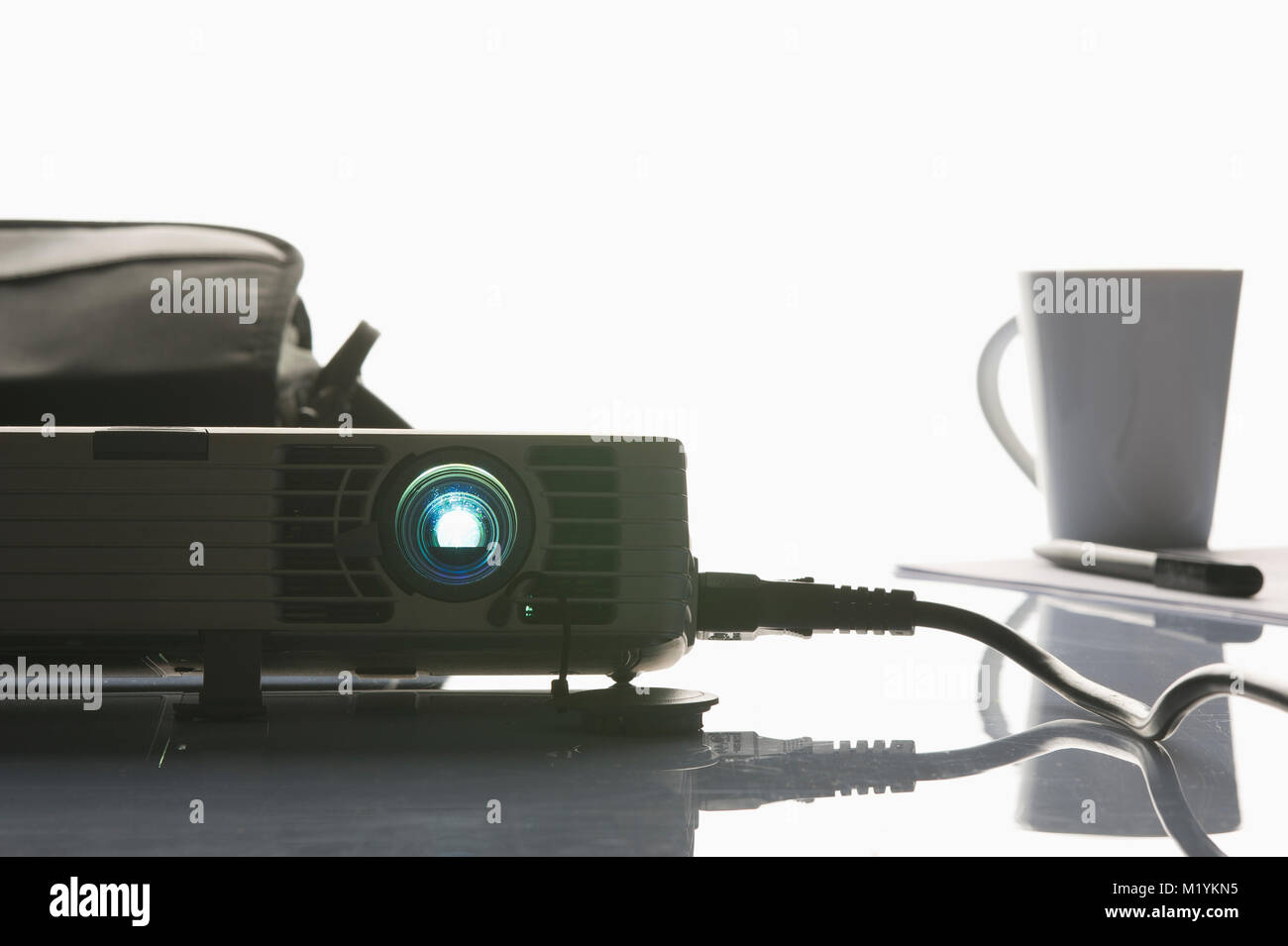 Office presentation projector hi-res stock photography and images - Alamy