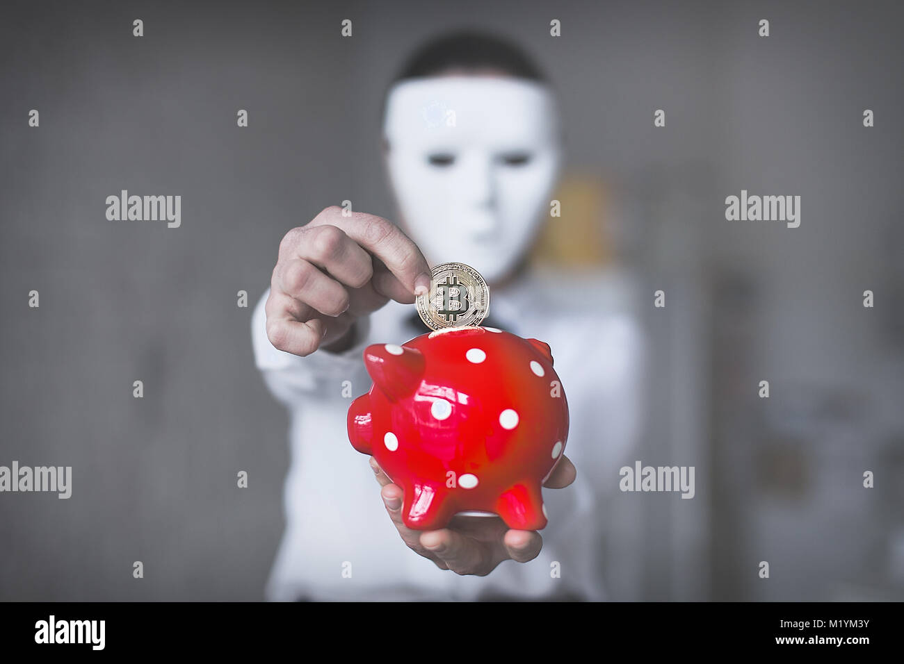 Dark web mask hi-res stock photography and images - Alamy