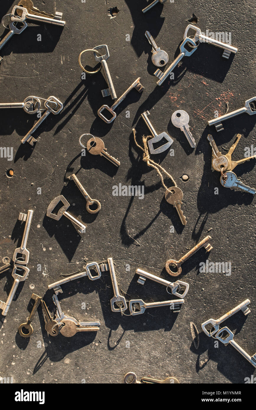 Multiple scattered keys on dark background Stock Photo - Alamy