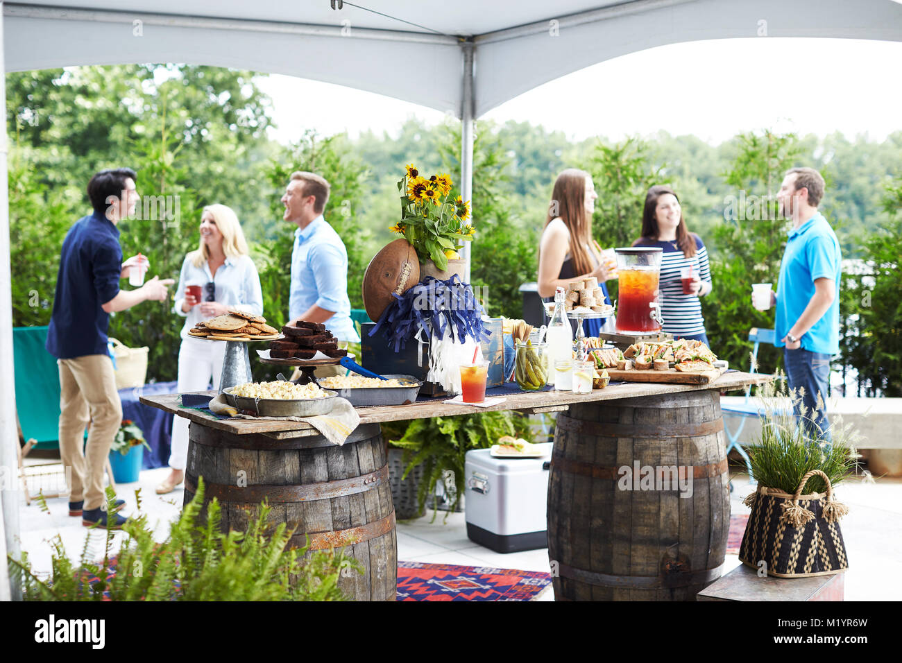 Tailgate barbecue hi-res stock photography and images - Alamy