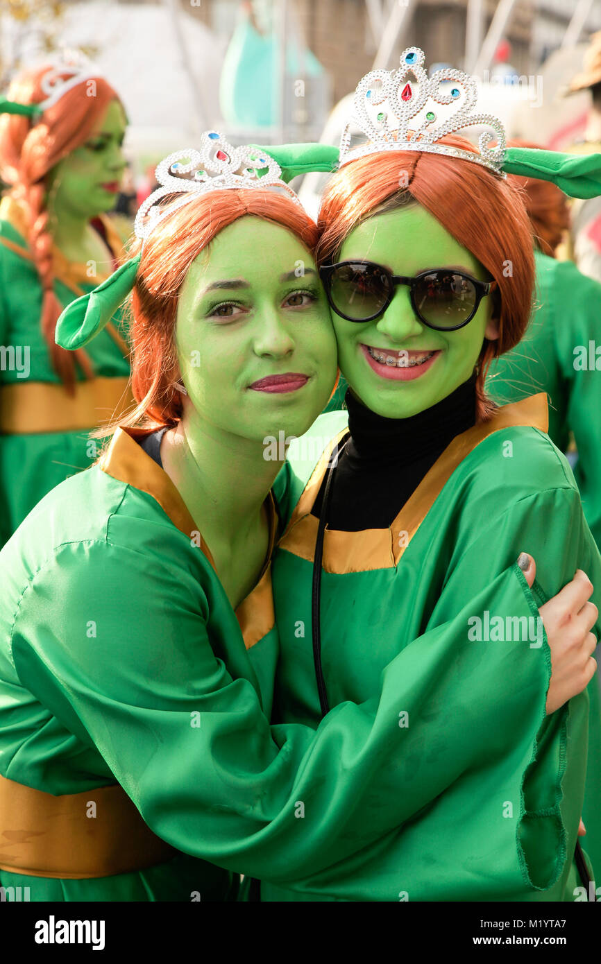 People masked in green Stock Photo - Alamy