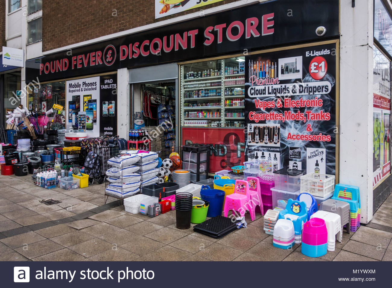 Discount Store High Resolution Stock Photography and Images - Alamy