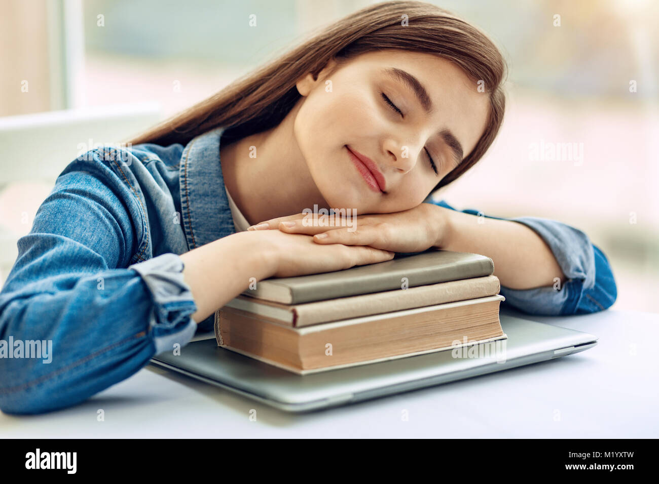 Student taking notes on books hi-res stock photography and images - Alamy