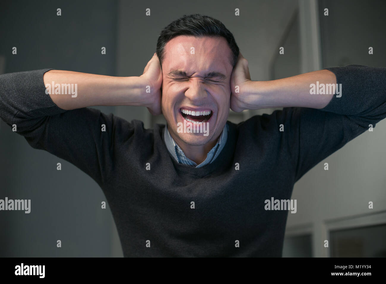 Man yelling hi-res stock photography and images - Alamy