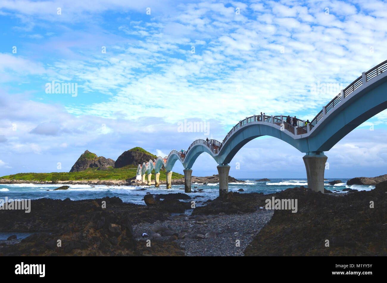 Sanxiantai's eight-arched bridge on Taiwan's East Coast National Scenic ...
