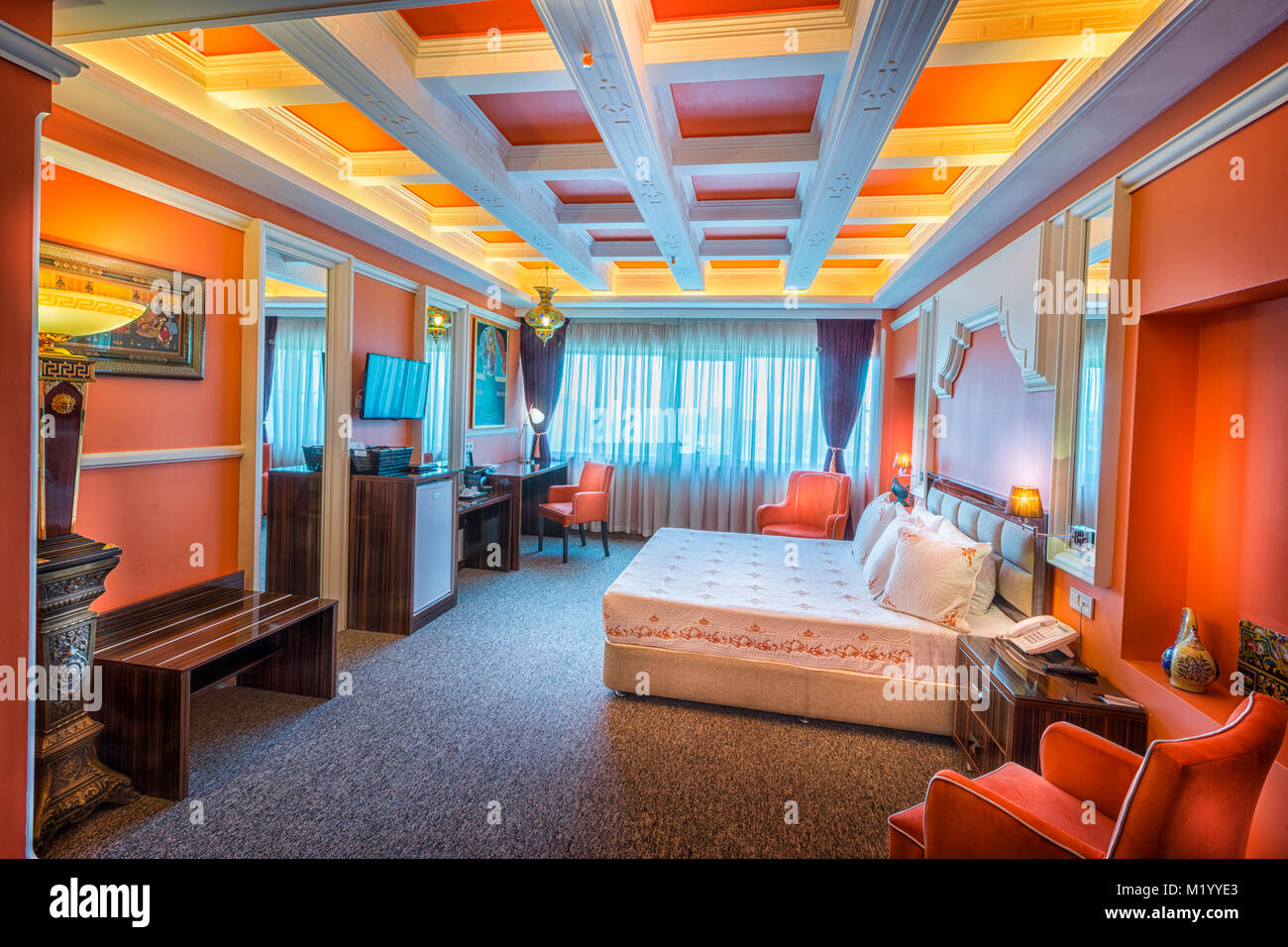 4 seasons hotel hi-res stock photography and images - Alamy