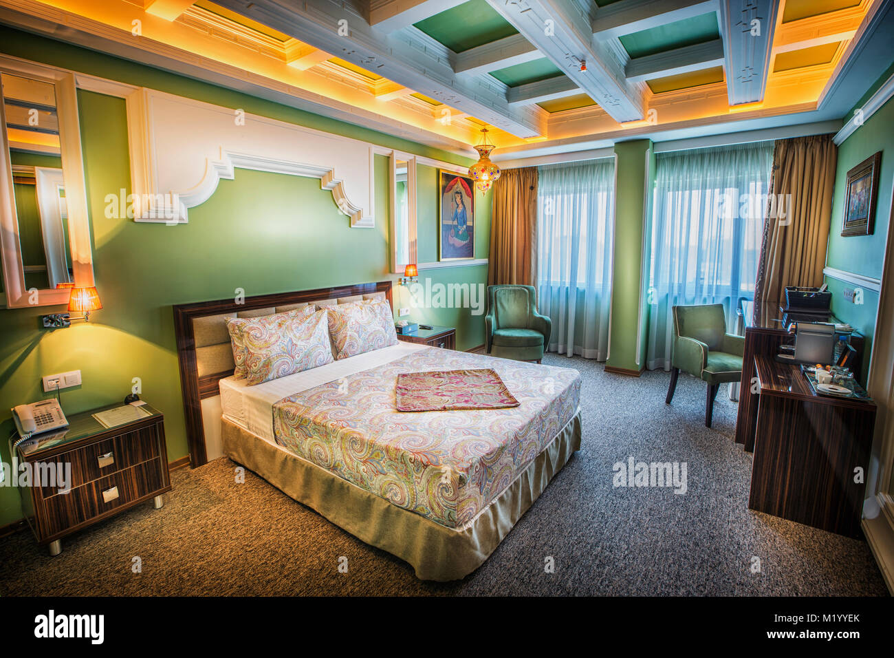 Hoteling hi-res stock photography and images - Alamy