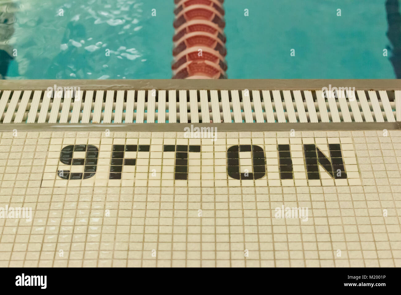 Pool depth sign hi-res stock photography and images - Alamy
