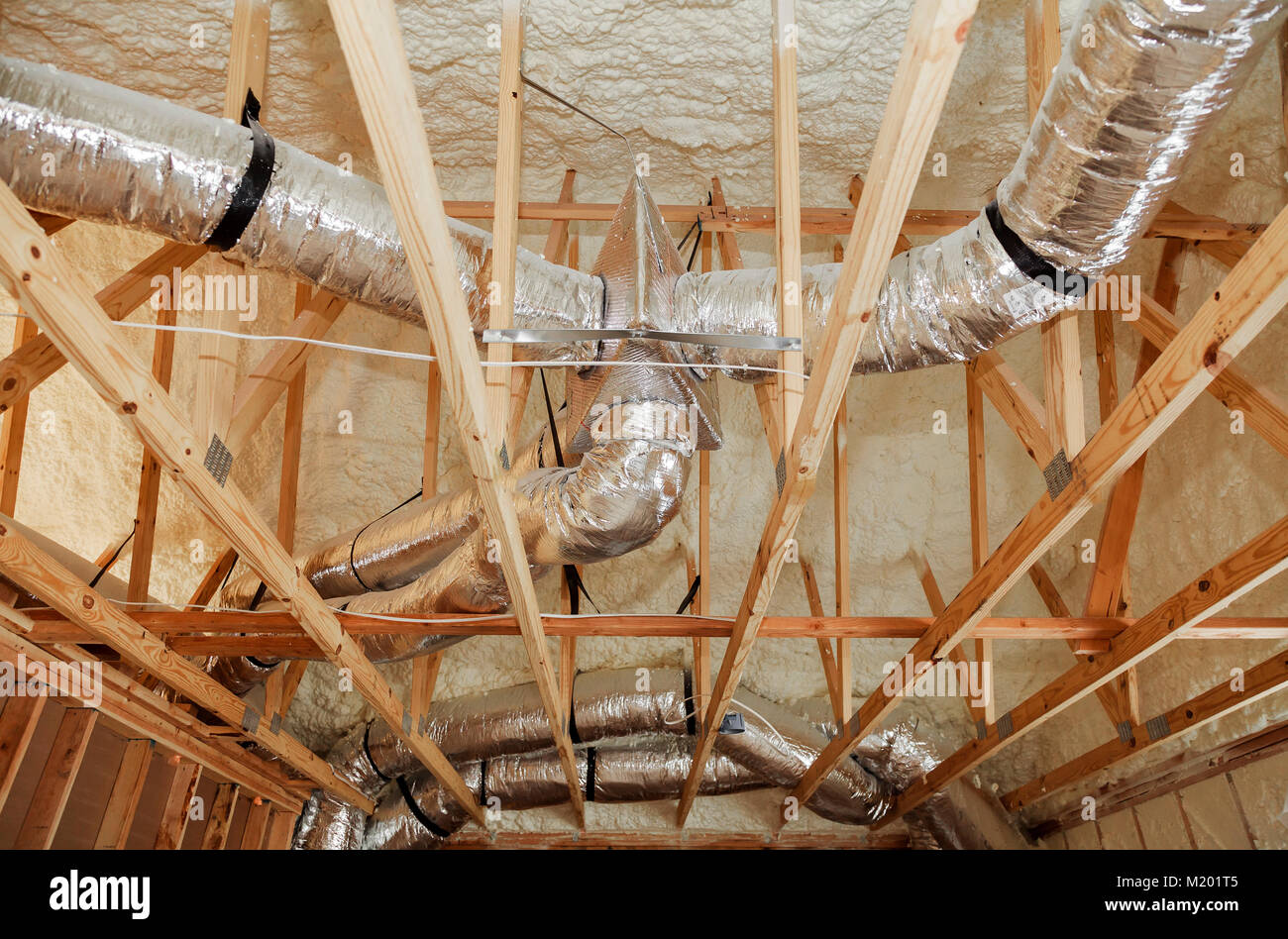 installation of heating system on the roof of the pipe house heating ...