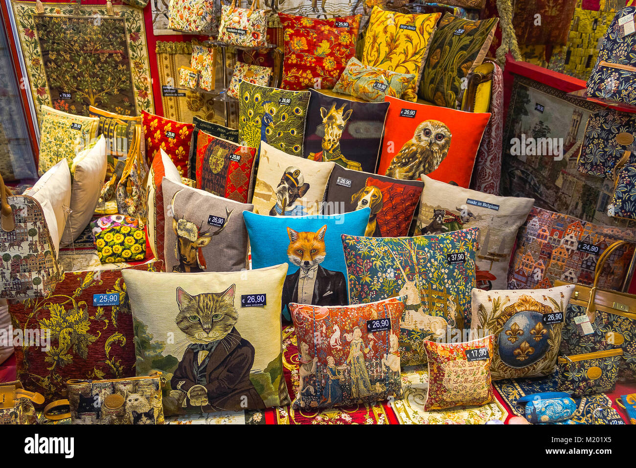 Antique market bruges hi-res stock photography and images - Alamy