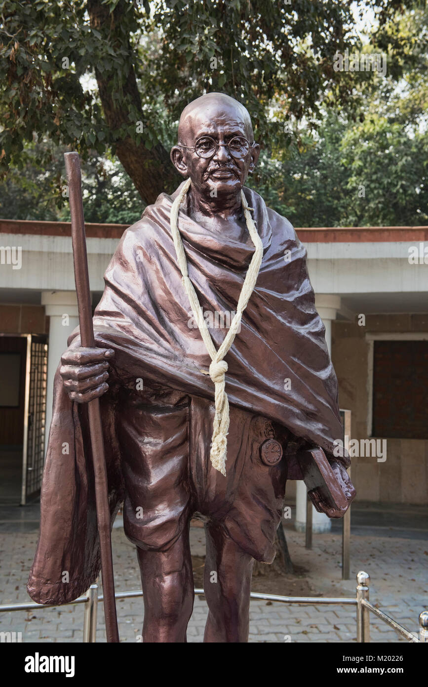 Statue of Mahatma Gandhi at Raj Ghat, Delhi, India Stock Photo - Alamy