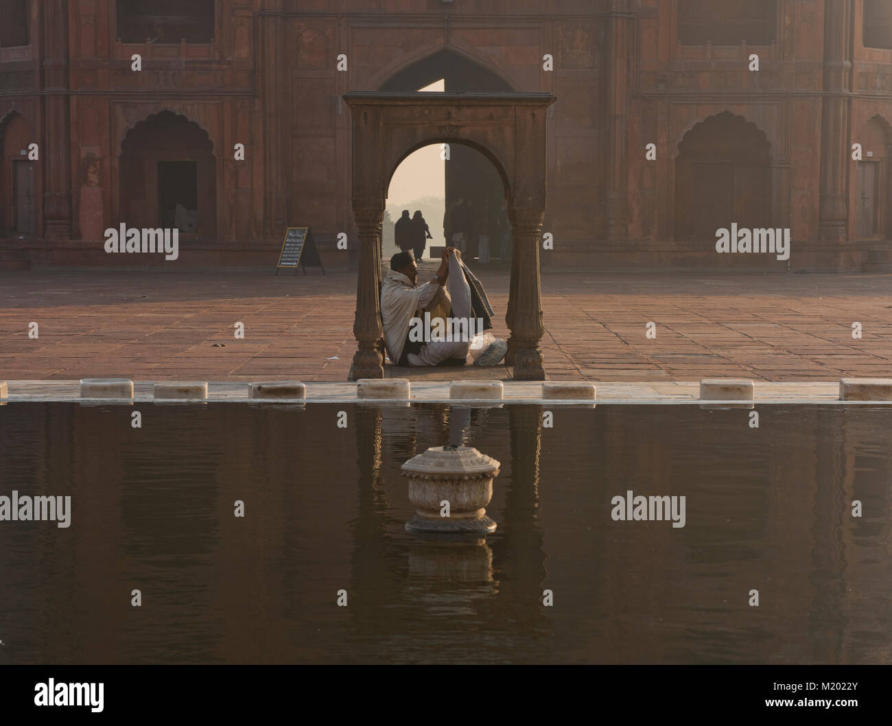 Reflecting pool at Jama Masjid, India's largest mosque, Old Delhi Stock ...