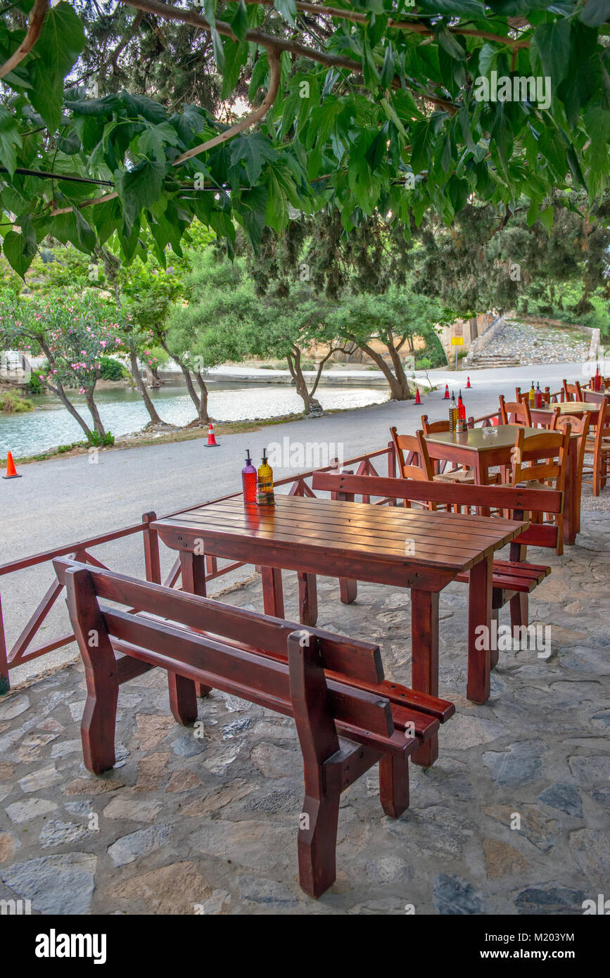Cafe under trees hi-res stock photography and images - Alamy