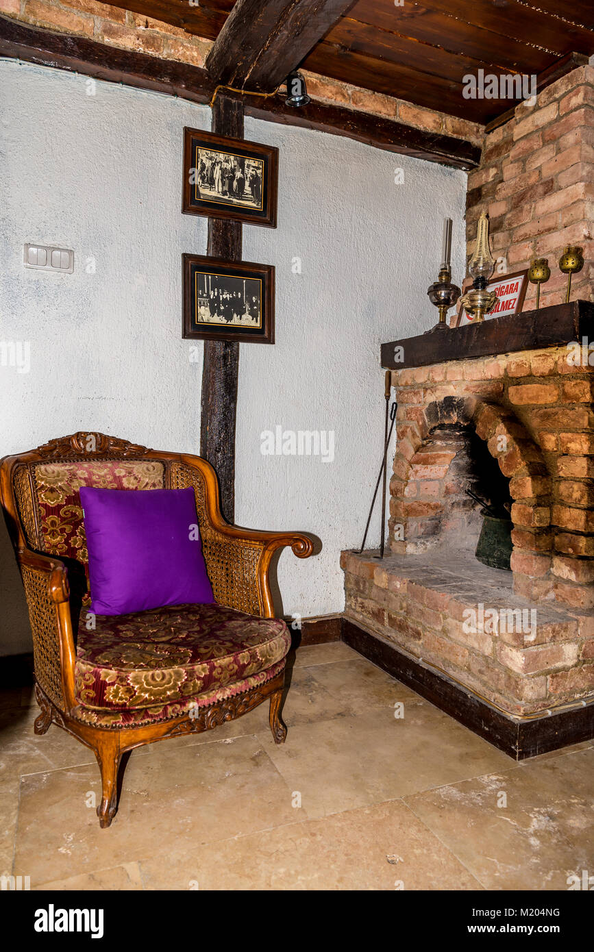 Set vintage royal interior hi-res stock photography and images - Alamy