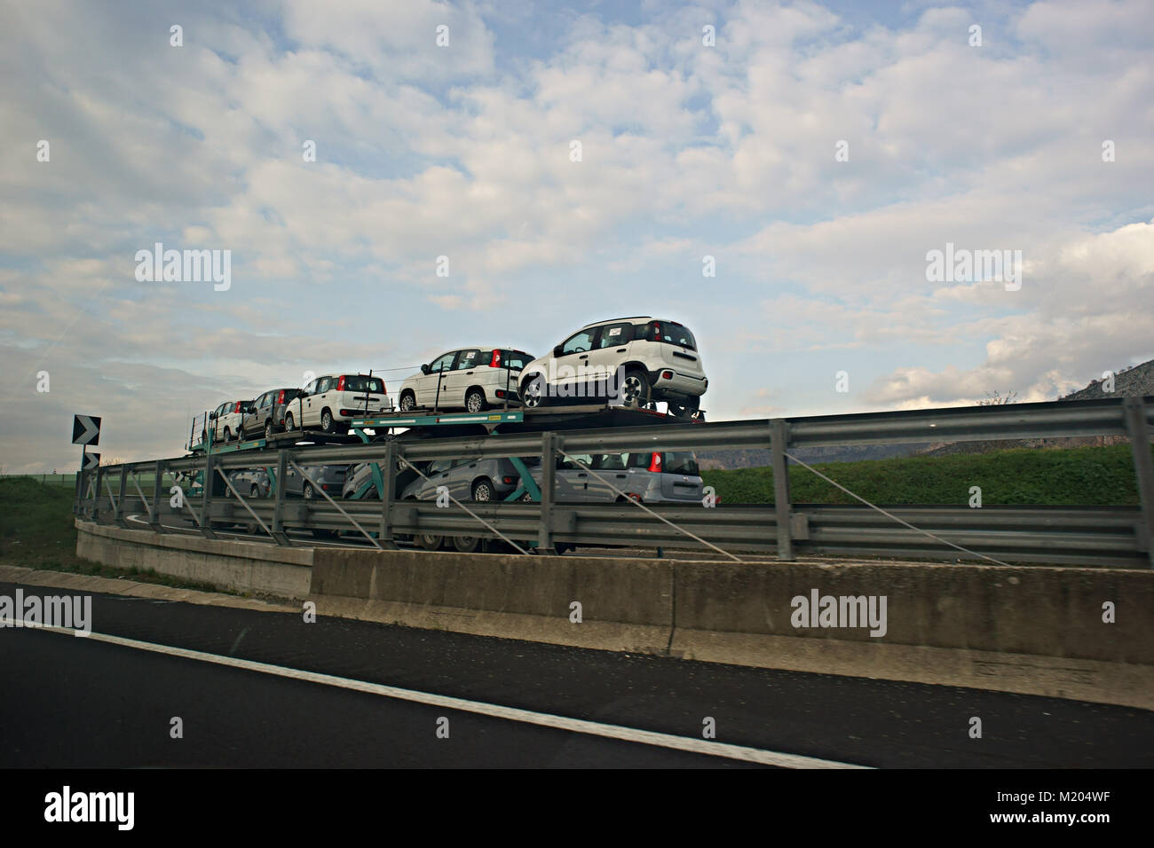 Camion sorpasso hi-res stock photography and images - Alamy