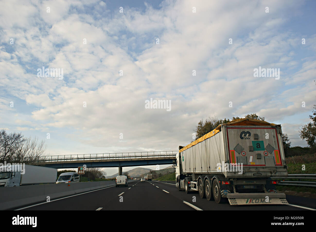 Camion sorpasso hi-res stock photography and images - Alamy