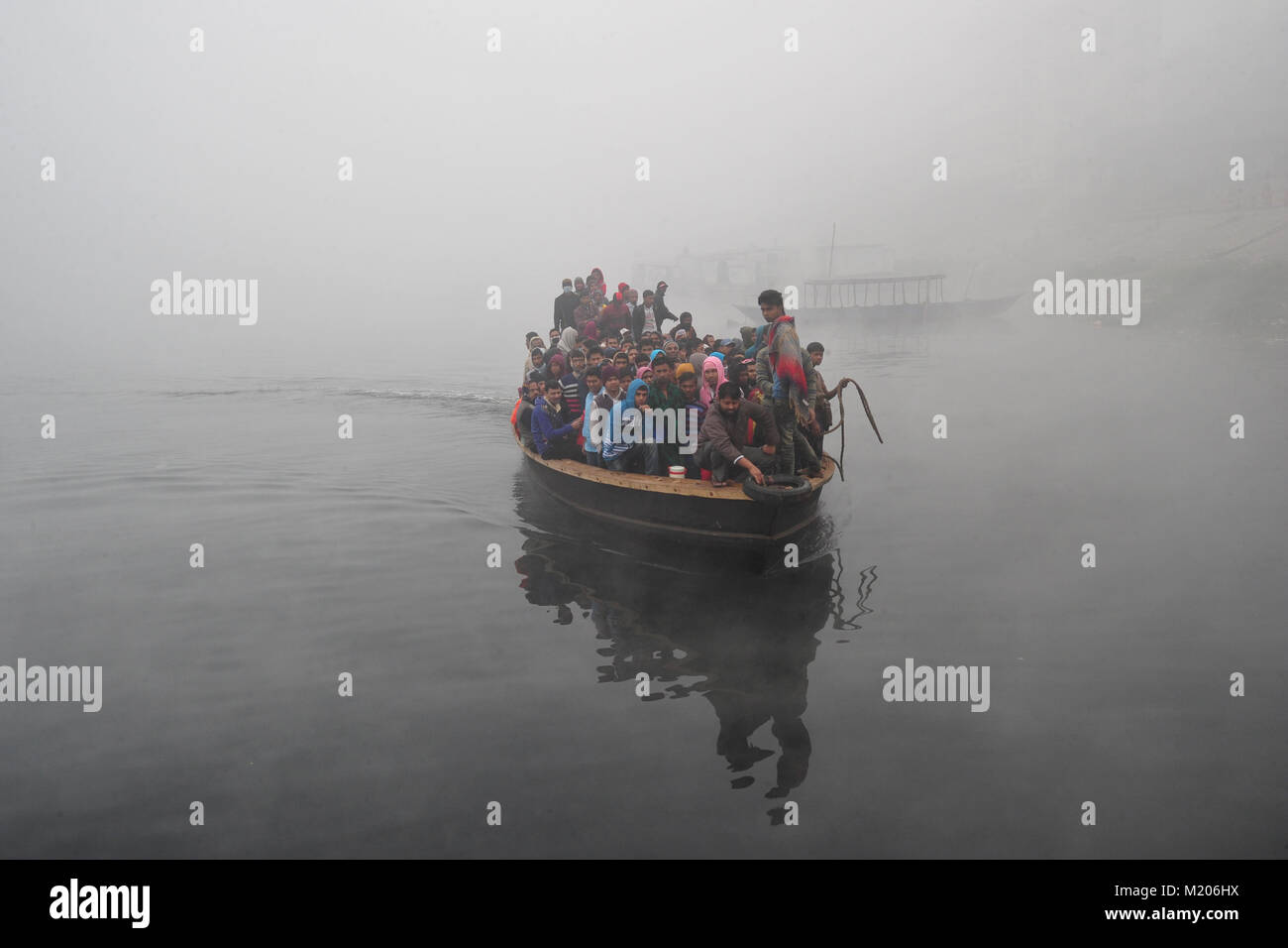 Colorful country boat in bangladesh hi-res stock photography and images ...