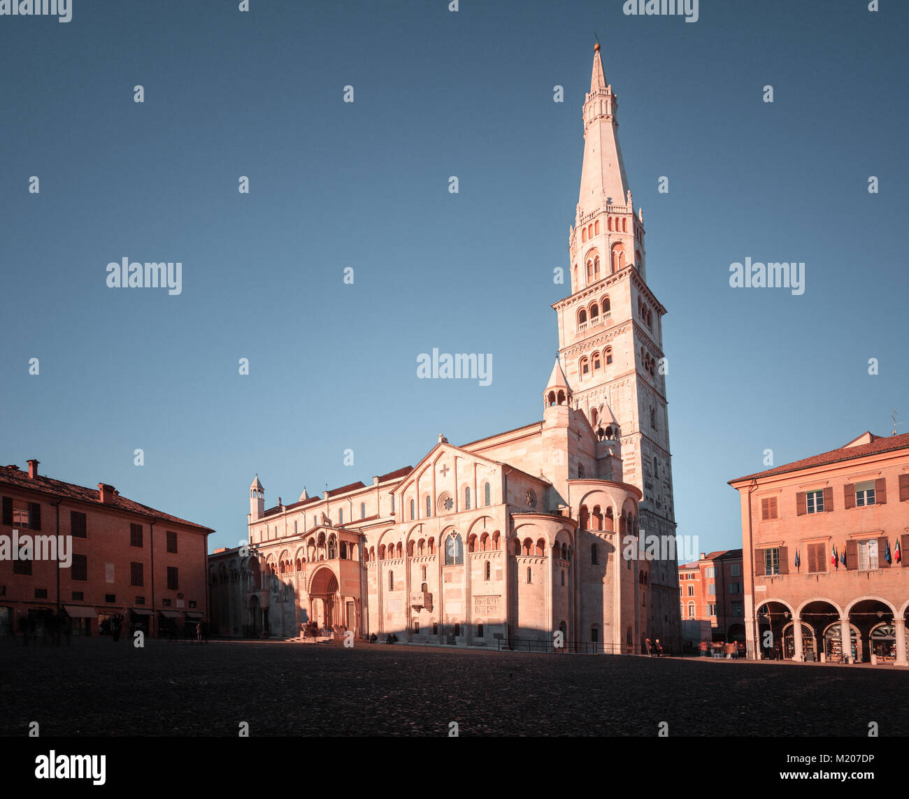Modena cathedral hi-res stock photography and images - Alamy