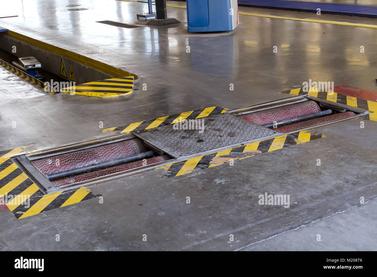 Automobile performance test system hi-res stock photography and images ...