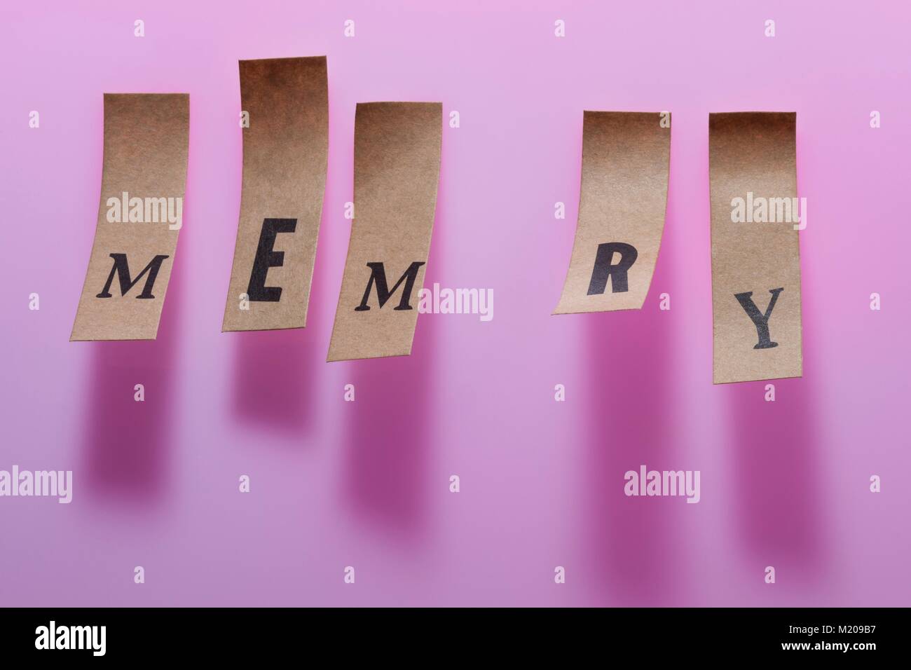 Pieces of paper with the word memory, O is missing, studio shot Stock ...