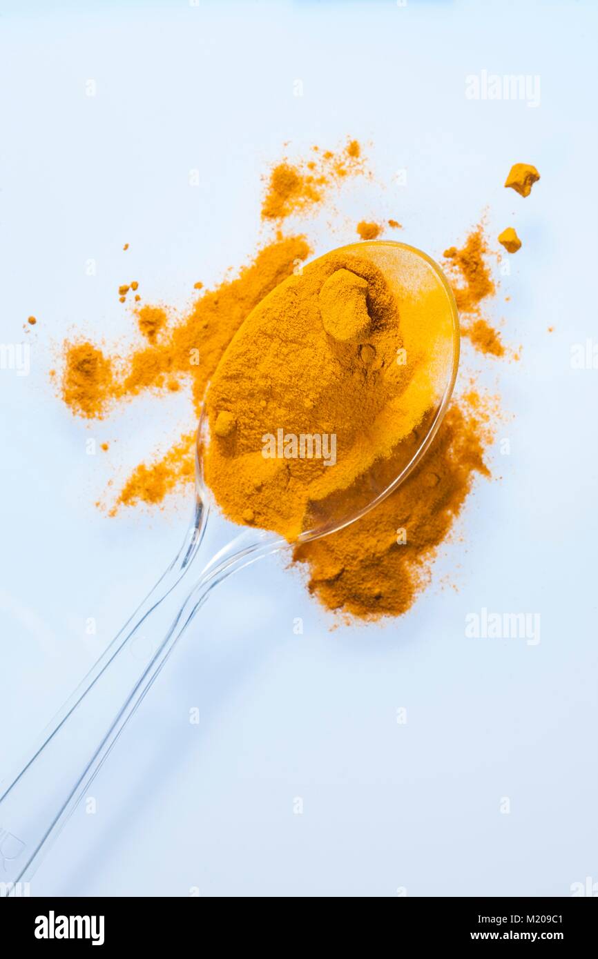 Medical powder on spoon hi-res stock photography and images - Alamy