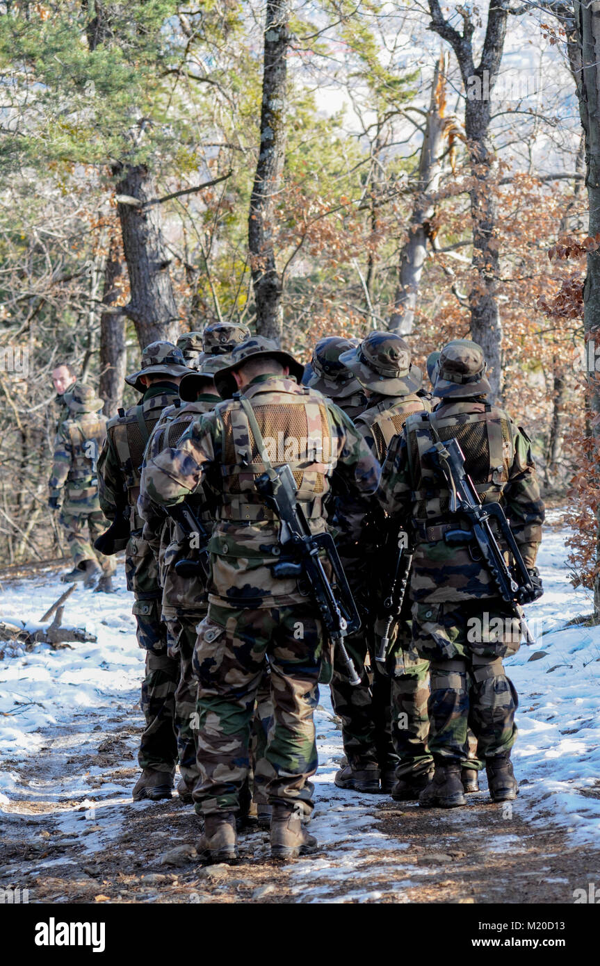 Army volunteers training fight hi-res stock photography and images - Alamy